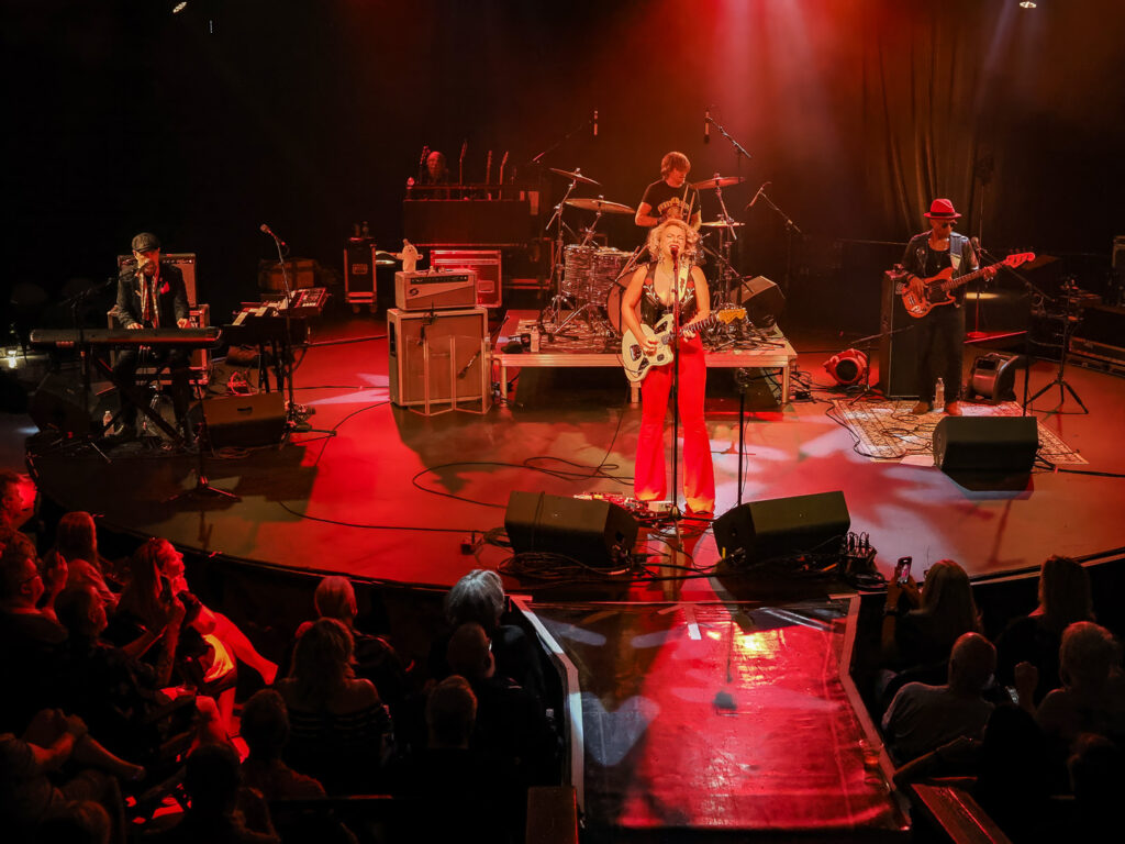 Amazing Blues-Rock performance by Samantha Fish at Celebrity Theatre ...